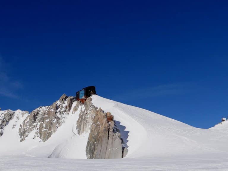 8 Cliffside Locations You Want To Visit For A Breathtaking Holiday ...