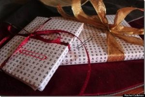 15 DIY Alternatives To Traditional Gift Wrapping Paper This Christmas ...