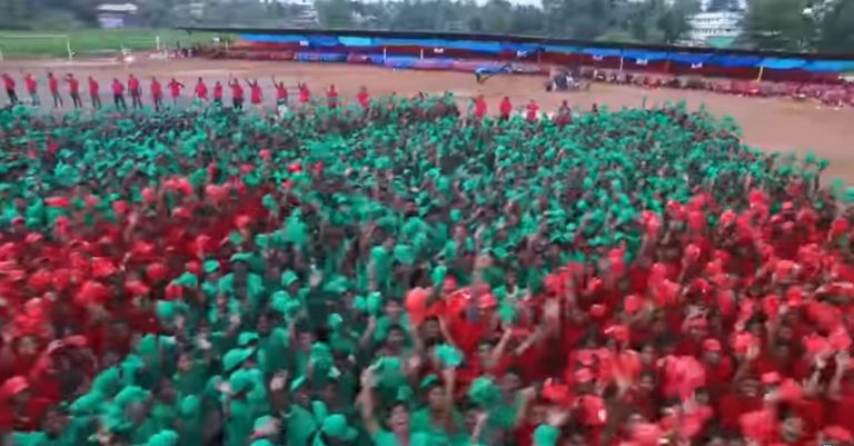 Over 4,000 Students Form Largest Human Christmas Tree For Official ...