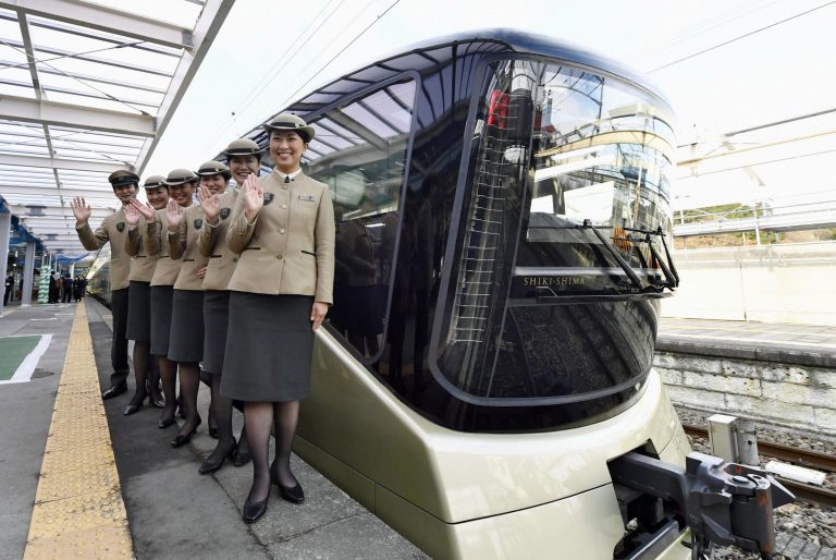This New Luxury Train in Japan Will Spoil Guests as They Travel in the ...