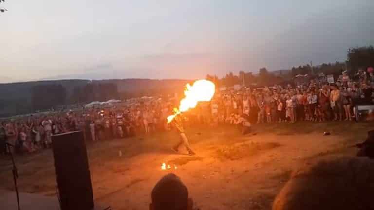 Man Accidentally Sets His Face on Fire on a Fire Breathing Performance ...